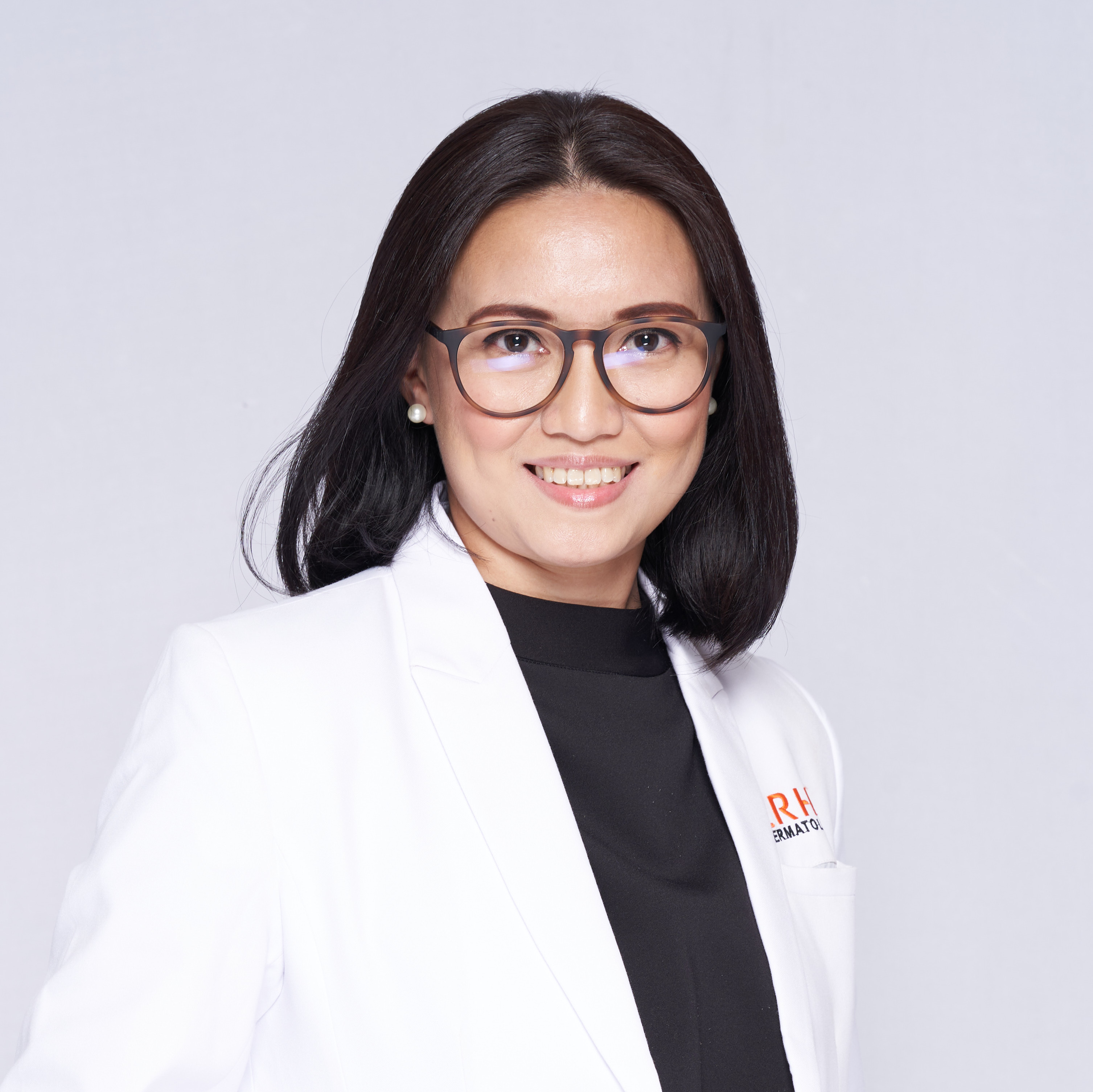 dr. Yunita Damopolii, Sp.DVE, M.Kes